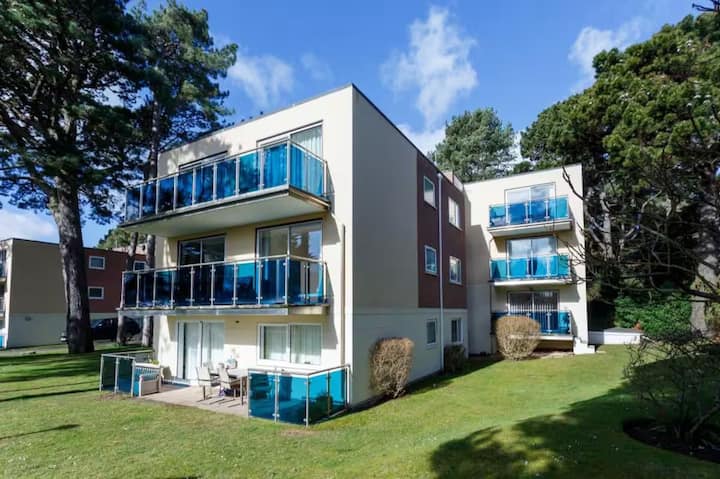 Sandbanks 2 Bed Beach Apartment - Swanage