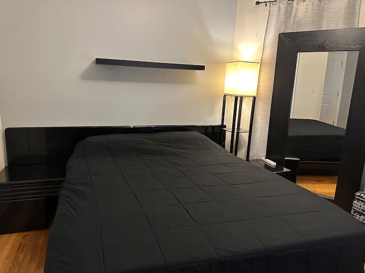 Fuzzy Master Bedroom (Entire Apt) - Peterson Park - Chicago