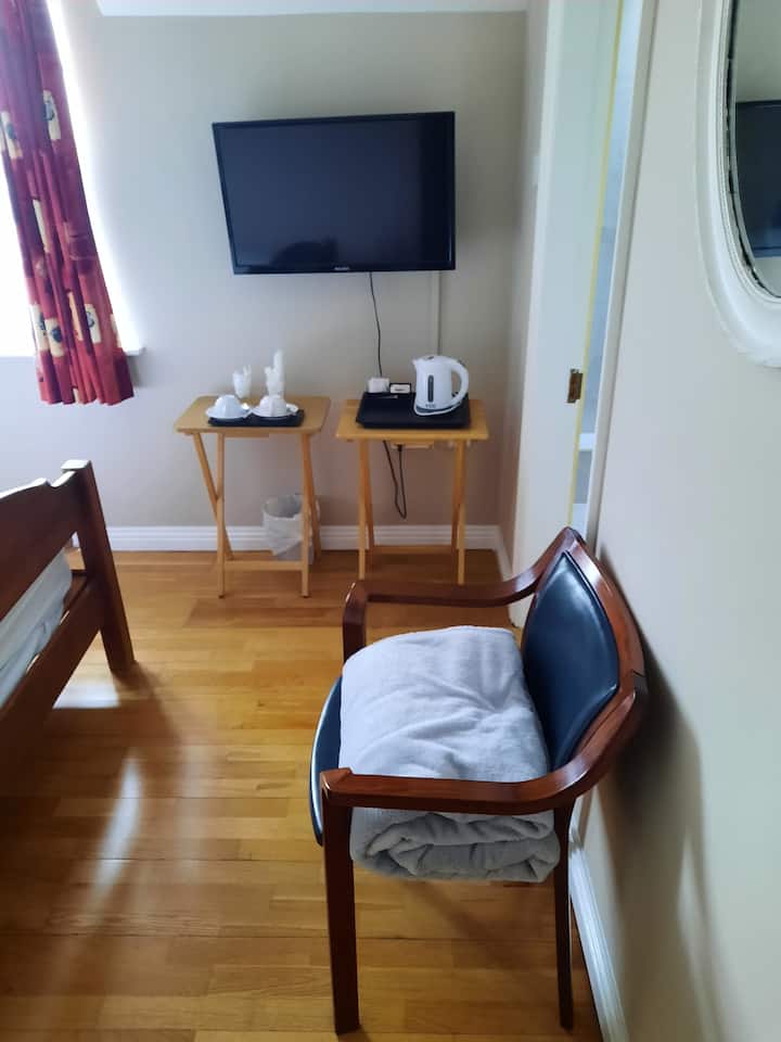 Ennis. Room With Ensuite, - 에니스