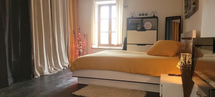 Grande Chambre Cosy Avec Bureau - Charleville-Mézières