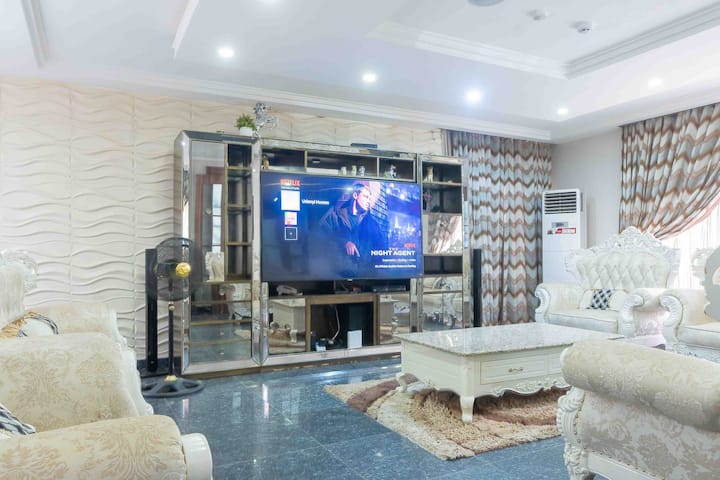 Lux 5br: Professional Chef, 24hr Security & Power - Abuja