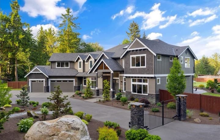 Fifa Retreat | Luxury Home + Soccer Field - Monroe, WA