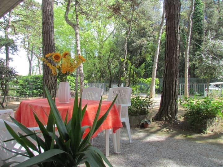 Charmant Appartement Avec Jardin Clôturé - Caorle