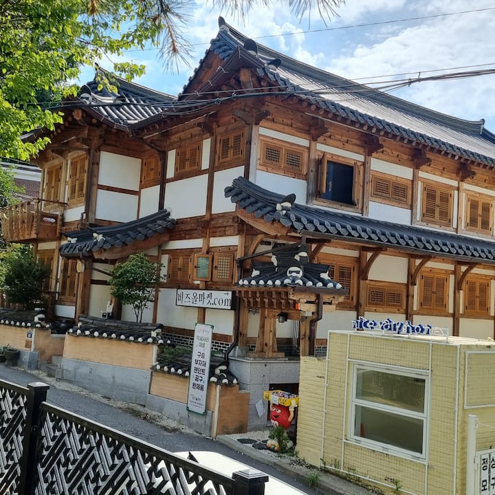 행궁동 한옥스테이 둥지
#가족 단체 #2룸#최대9인 #넓은거실 - 행궁동