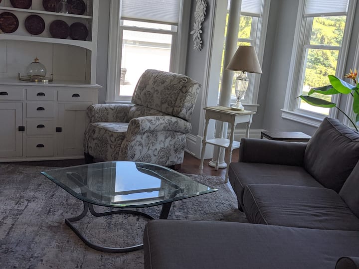Deluxe Lower Apartment - Sturgeon Bay