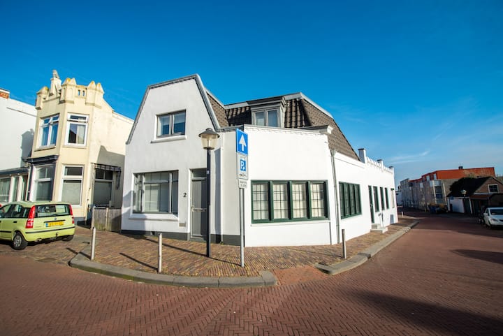 Sandy's Family Beach House Suitable For 4 - Zandvoort