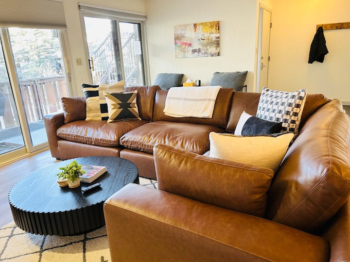 Charming Remodeled Retreat! Walk To Gondola-views! - Vail, CO