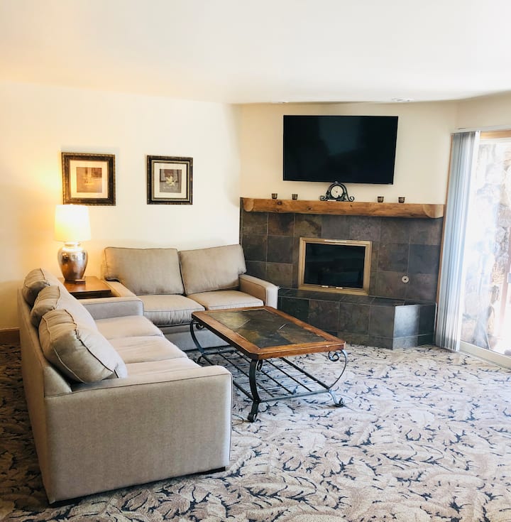 European Charm Near Gondola-views! Hot Tub-pool! - Vail, CO