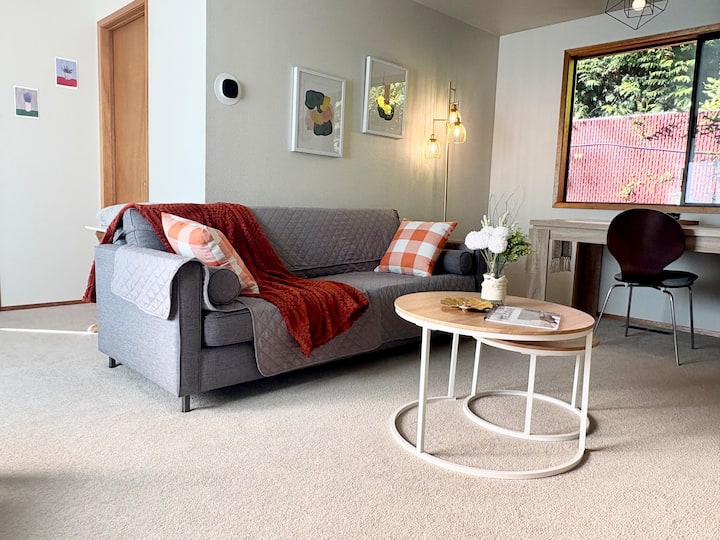 Quiet Woodland Stay, Off-street Parking - Bellevue, WA