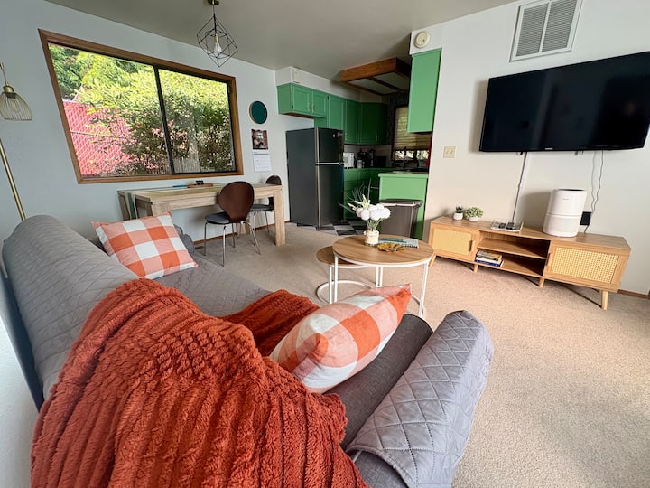 Quiet Separate Unit, King Bed + Pack'n Play, Safe - Bellevue