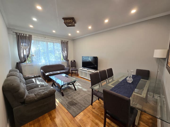 Amazing Spacious Flat Near Everything - Montreal