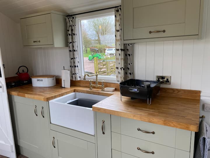 Shepherd’s Hut At Inkersall - Sherwood Forest