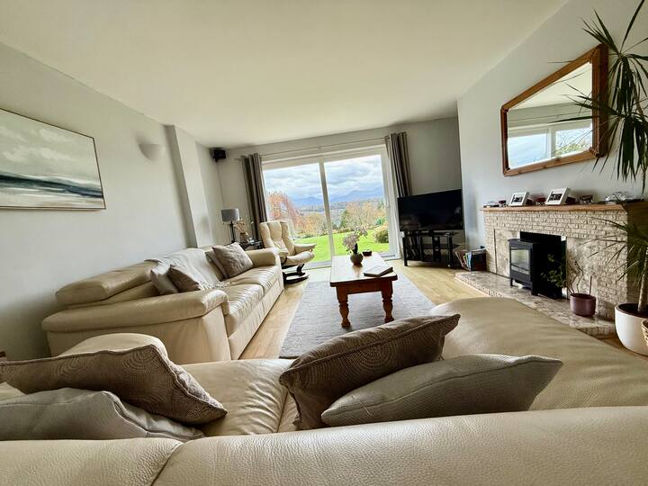 Scenic Ground Floor Apartment On The Menai Strait - 뱅거