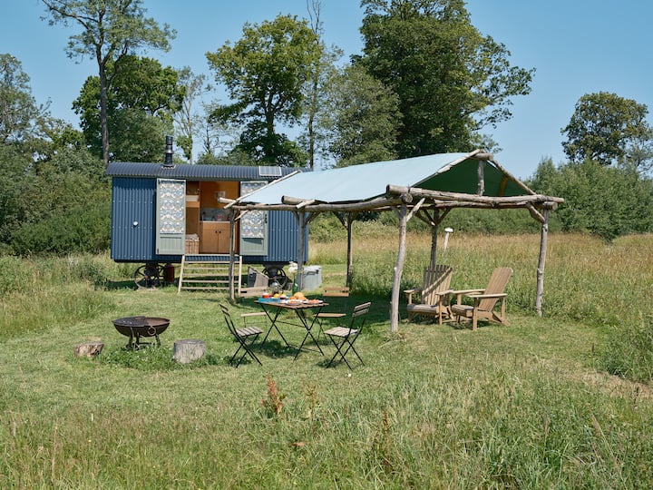 Shepherds Hut With A View On An Organic Dairy Farm - Sevenoaks