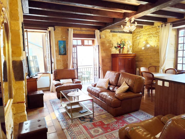 Demeure Du Xiiie-xive S. Dans La Cité Médiévale. - Gourdon