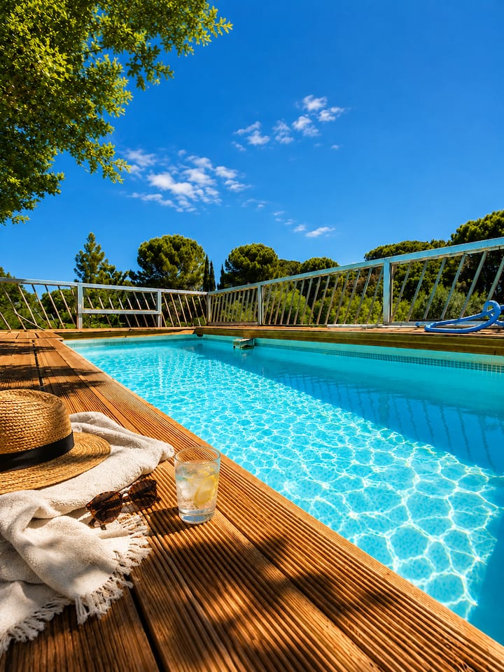 Gîte 8 Pers. à Pied Du Pont Du Gard Avec Piscine - Collias