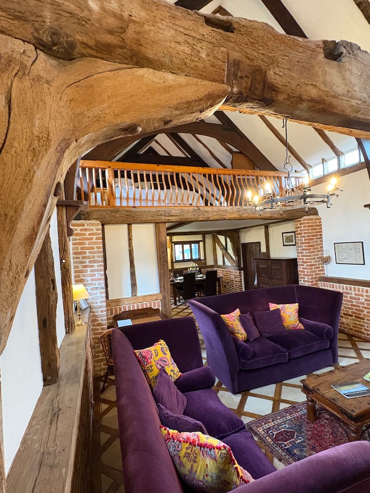 Tranquil Barn Conversion, Idyllic Views & Garden - Suffolk