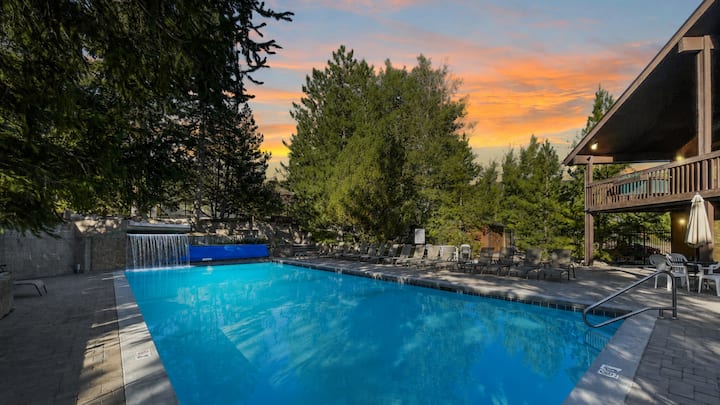 Family Mountain Oasis Pools, Hot Tubs & Summer Fun - Snowbird, UT