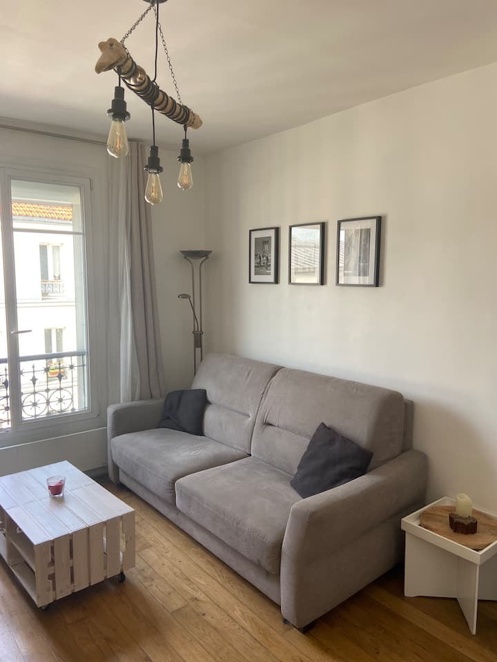 Charmant 2 Pièces à Proximité De La Mairie Du 18e - Paris