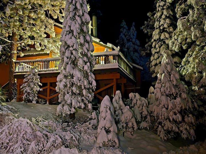 Custom Cabin Near Shaver Lake With 2 Fireplaces, Deck, Pool, Sauna & Jacuzzi! - Shaver Lake, CA