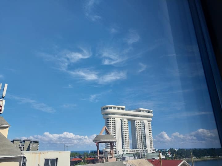 잔잔한호수2,하이오션 경포호텔 6층
바다+호수앞/도보2분
야경뷰/바다뷰
편안한쉼터/비대면 - 강릉시