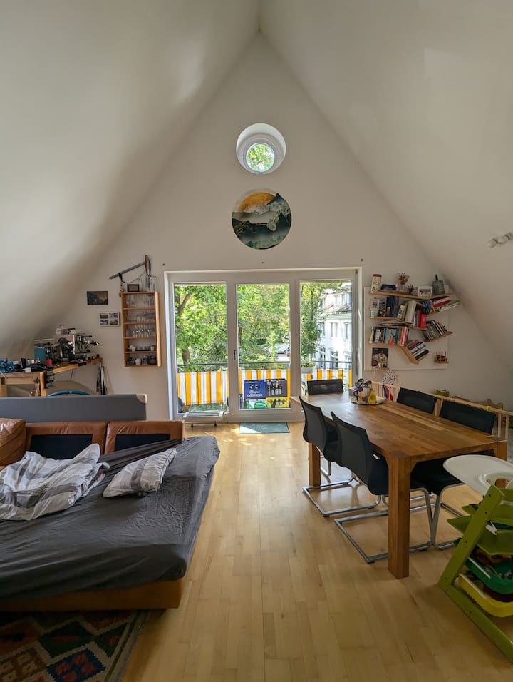 Großzügige Private Maisonette Wohnung - Munich