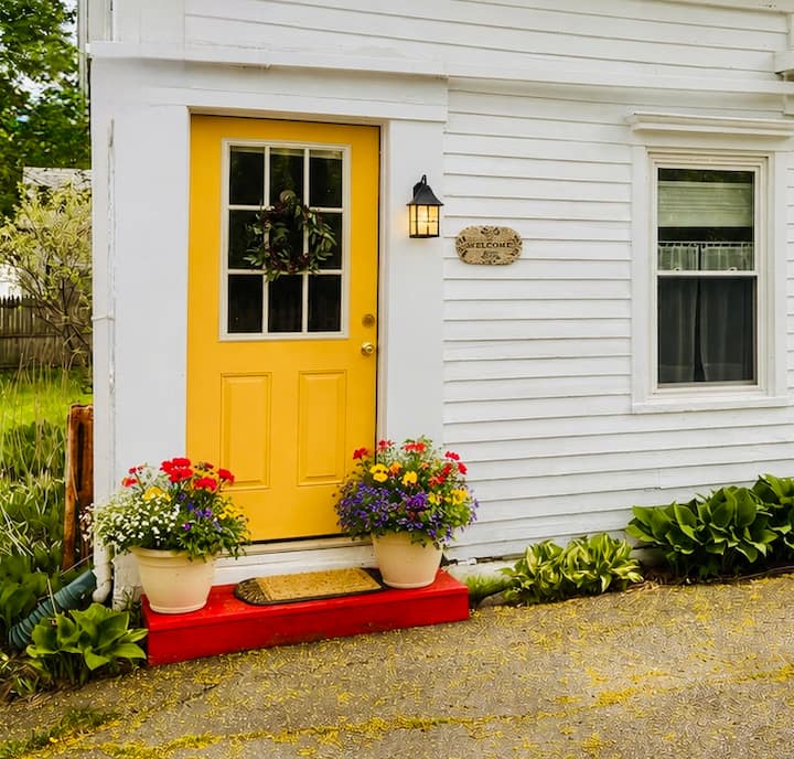 Yellow Door Sunny New England House Apt Str26-37 - Vinalhaven, ME