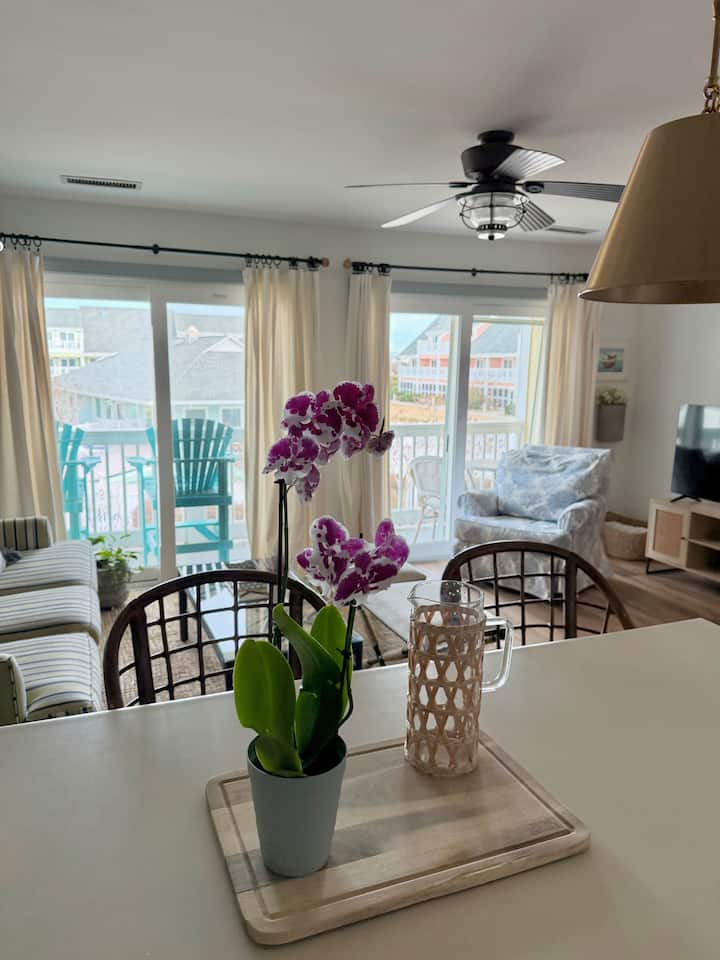 Oceanside King Bedroom Condo - Private Pools! - Emerald Isle, NC