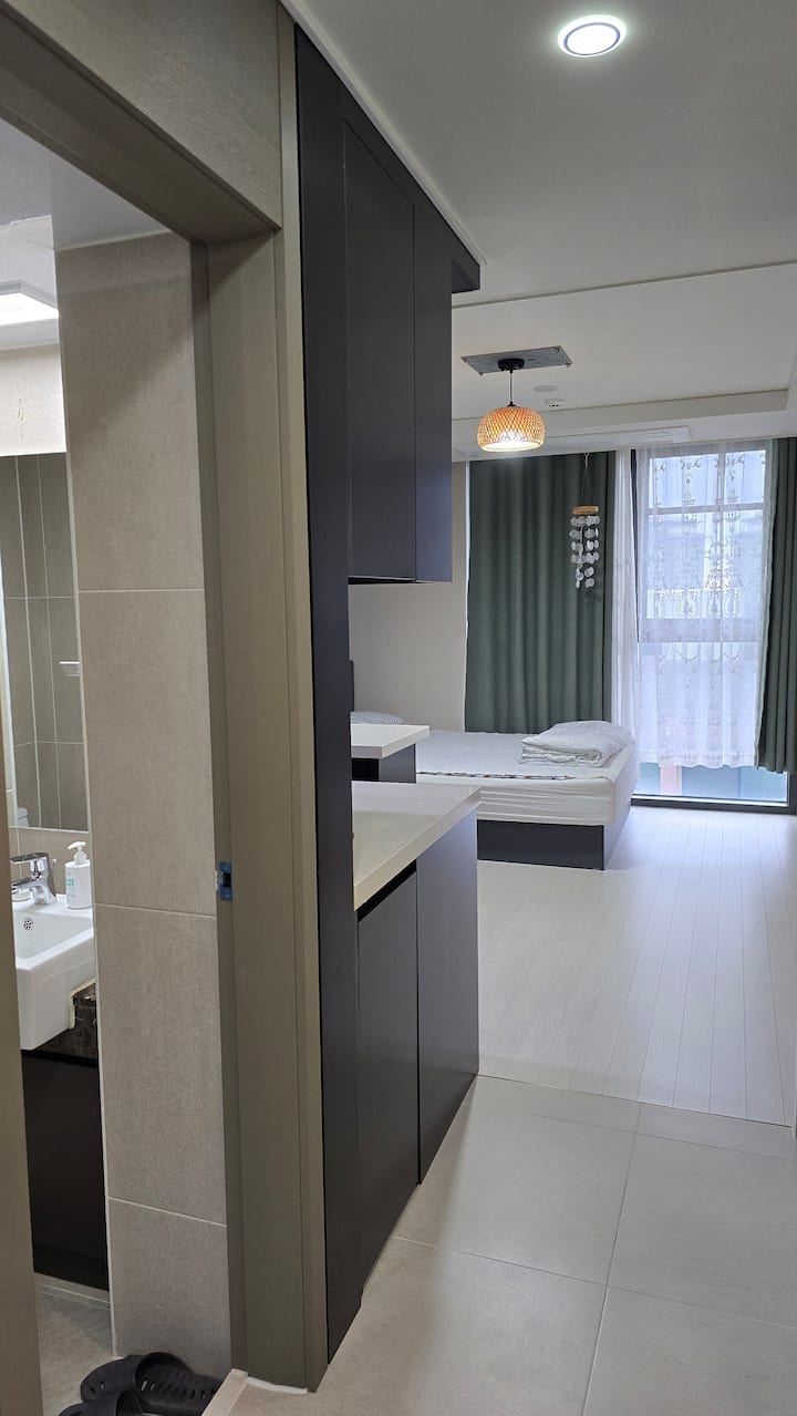 경포바다&경포호수 도보3분거리,하이오션호텔6층,아늑한분위기,장박문의,최고가성비,루프탑바다뷰 - Gangneung-si