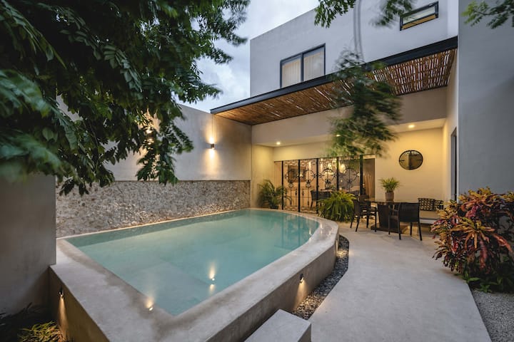 Casa Santian - Colonial Mansion Near Paseo Montejo - Mérida