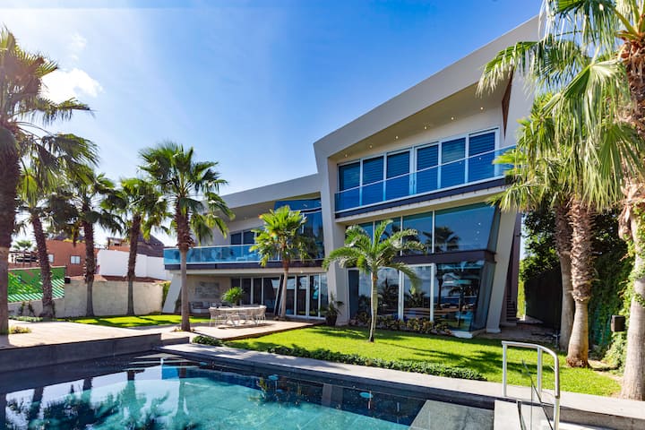 Luxurious Beachfront House In Cancun - Cancún