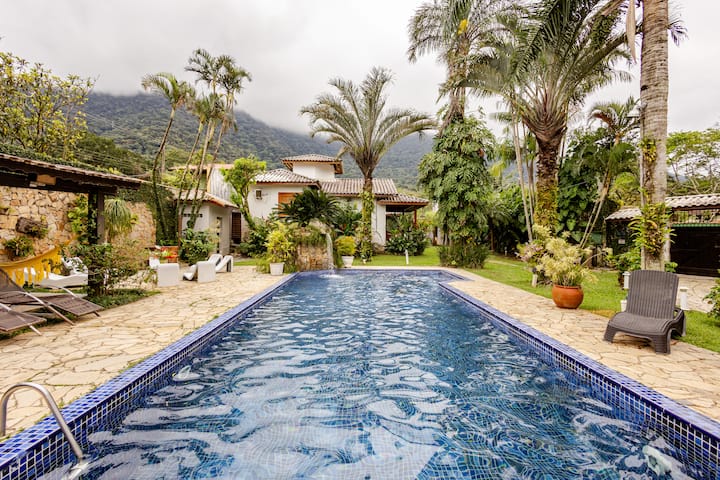 Cool Maresias / 8 Rooms + 3 Suits - 34 Persons - São Sebastião