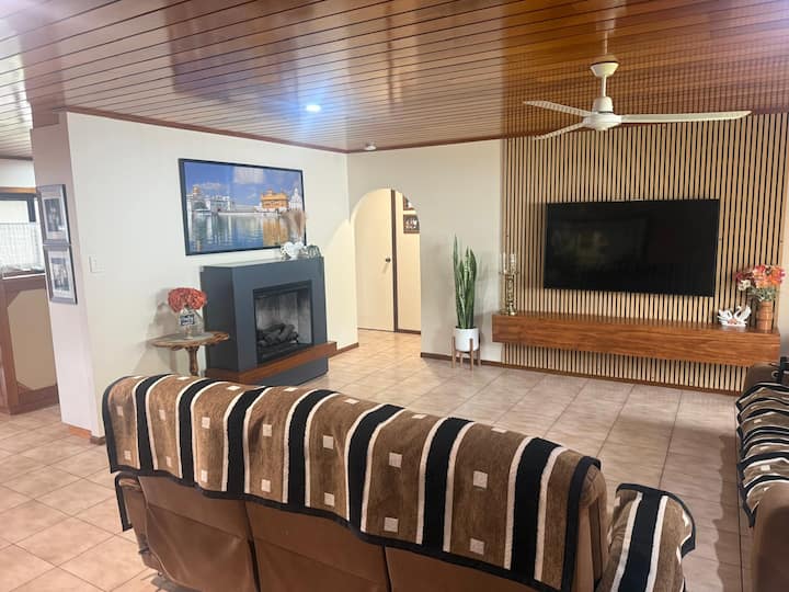 Adorable House With Lots Of Privacy - Atherton