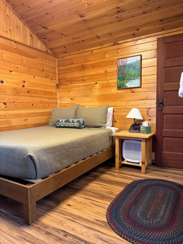 Phelps Hiker Cabin - Cliff Mountain, Lake Placid