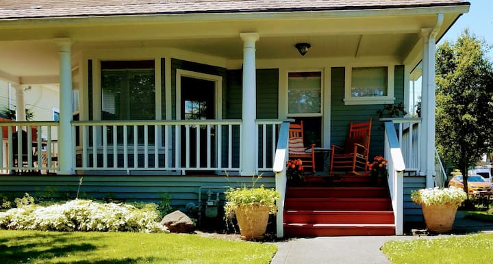 "Charming 1906 Home Near Downtown - Lake Stevens, WA