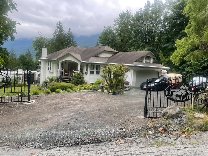 Spacious 3 Bedroom Waterpark, Lake, Nature, Relax! - Cultus Lake