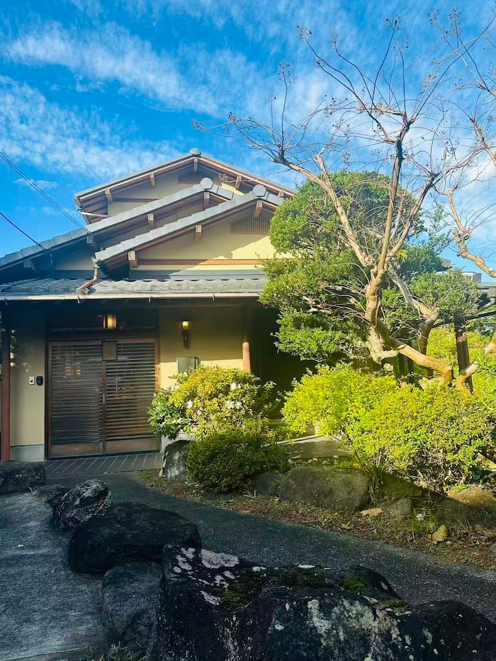 【伊東】グループで天然温泉を独占！純和風貸切別荘！1組限定！バス停すぐ！無料駐車場付き - Kawana