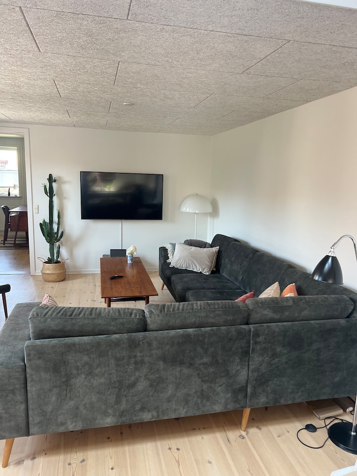 Lille Hus Med Dejlig Gårdhave Tæt På Stranden - Esbjerg