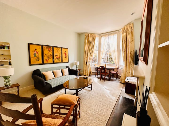 Spacious Chelsea Flat Seconds From Kings Road - Chelsea