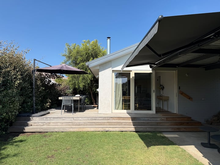 Stylish, Sunny Coastal Getaway - Point Lonsdale