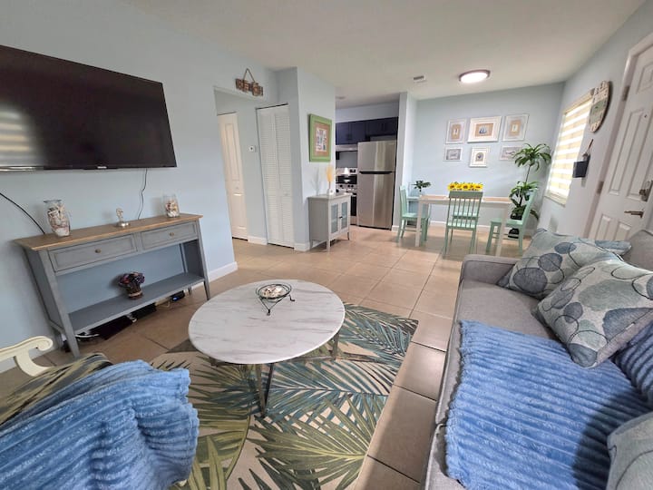 Charming Condo Minutes From The Beach - St. Pete Beach, FL