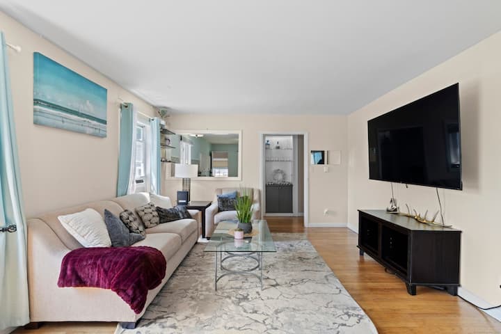 Lux Beach House - Milford, CT