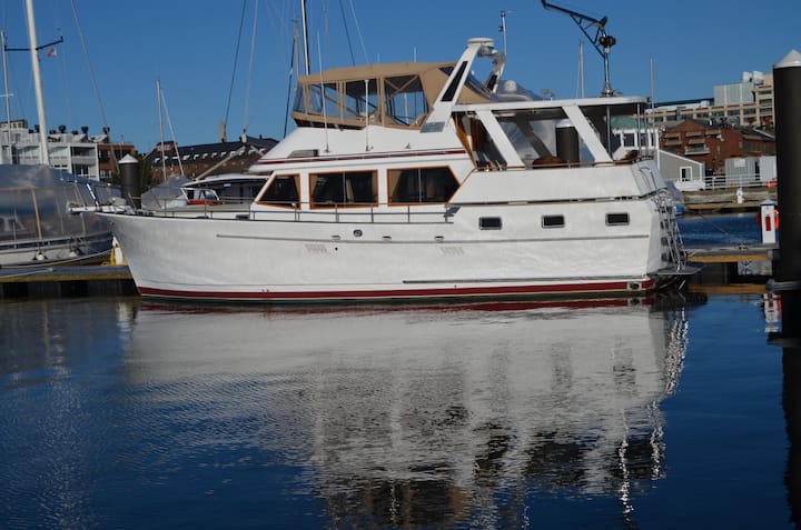 “Boston Harbor Yacht For 6 Waterfront Stay” - Boston, MA