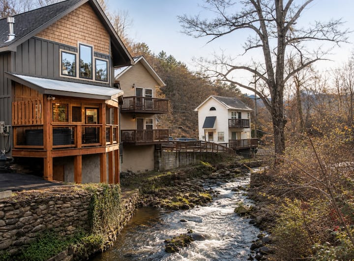 Gatlinburg Streamside Cabin/hot Tub/walk To G-burg - Gatlinburg, TN