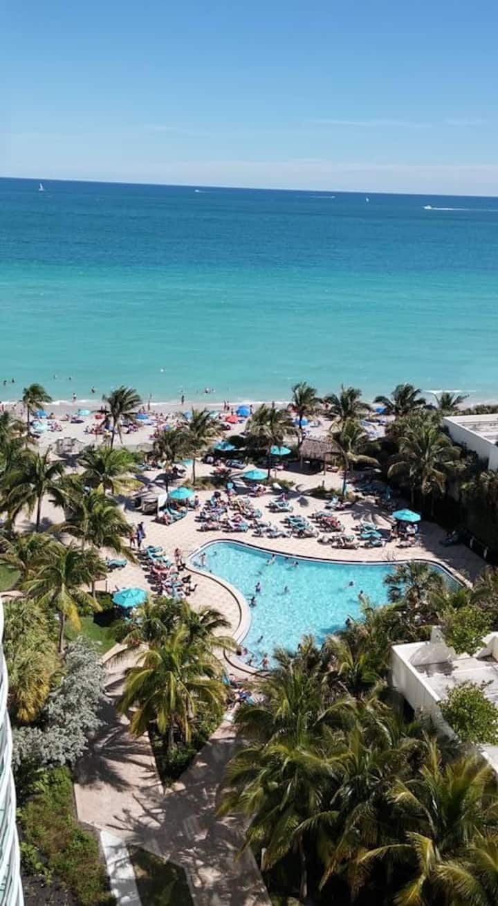 Beautiful Beach - Hollywood, FL