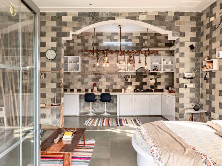 Spacious Private Farmhouse W/swimmingpool & Garden - Jaipur