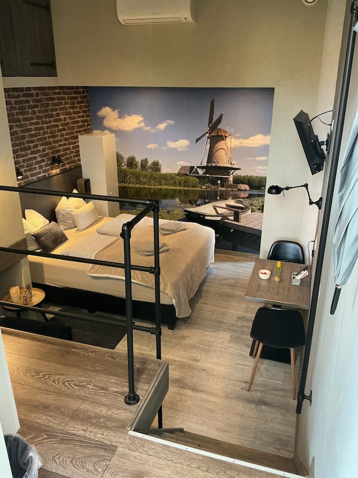 * Tiny Studio 2: Eigen Ingang & Badkamer & Fiets * - Alphen aan den Rijn