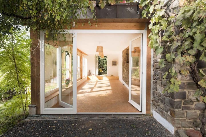 Retreat-haus Im Wald • Seminarraum • Sauna • Bach - Unkel