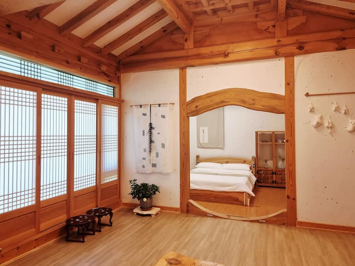 숙초·설악산·바다 | 한옥 건축가의 집 | 바비큐룸 |독채 | 단독마당. - Yangyang