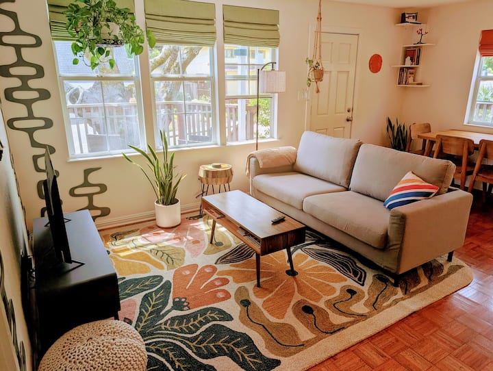 Cozy Cottage - Walk To Downtown Petaluma - Petaluma, CA